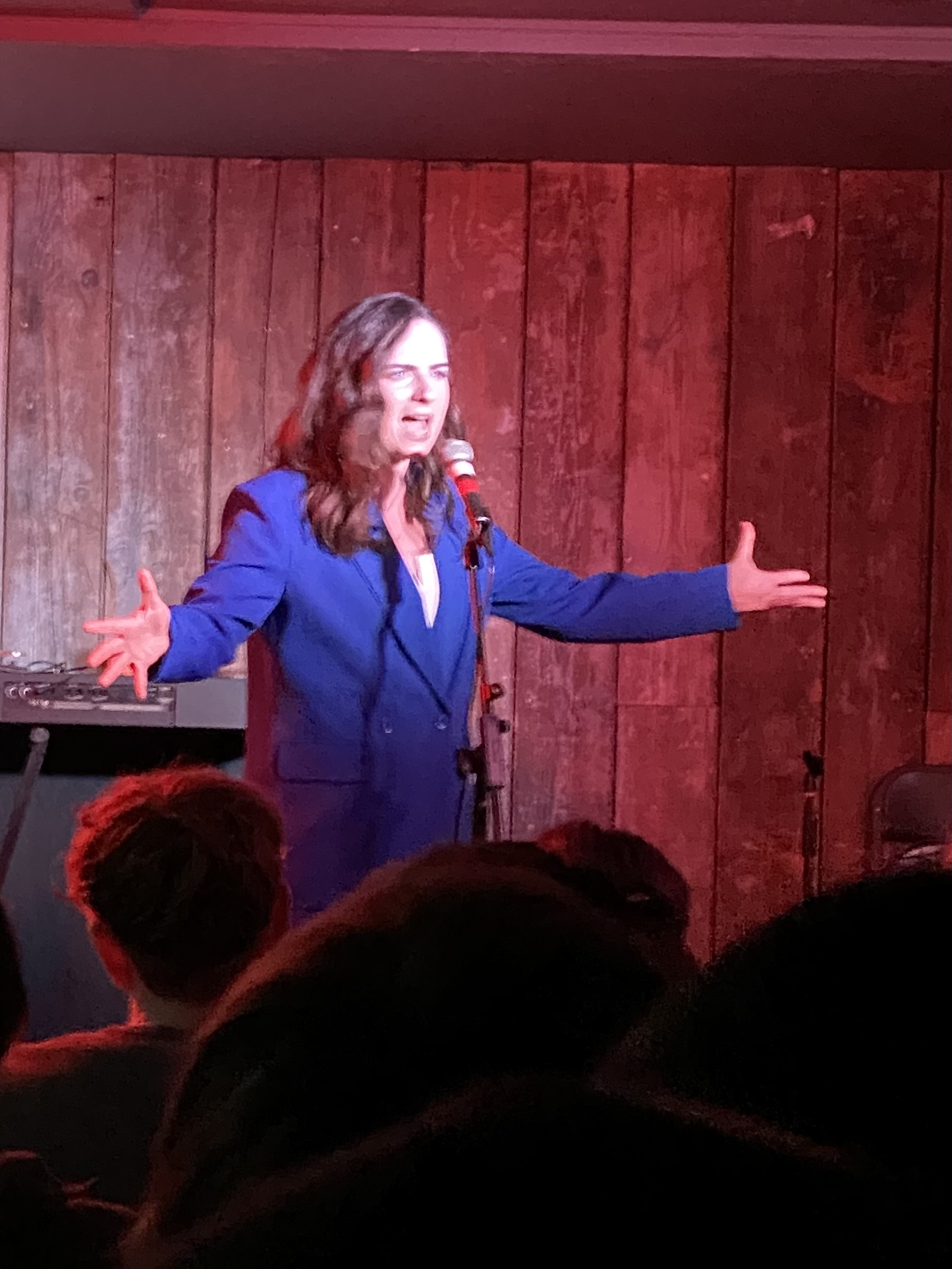 Emily Cairns – THE COMEDY NERD