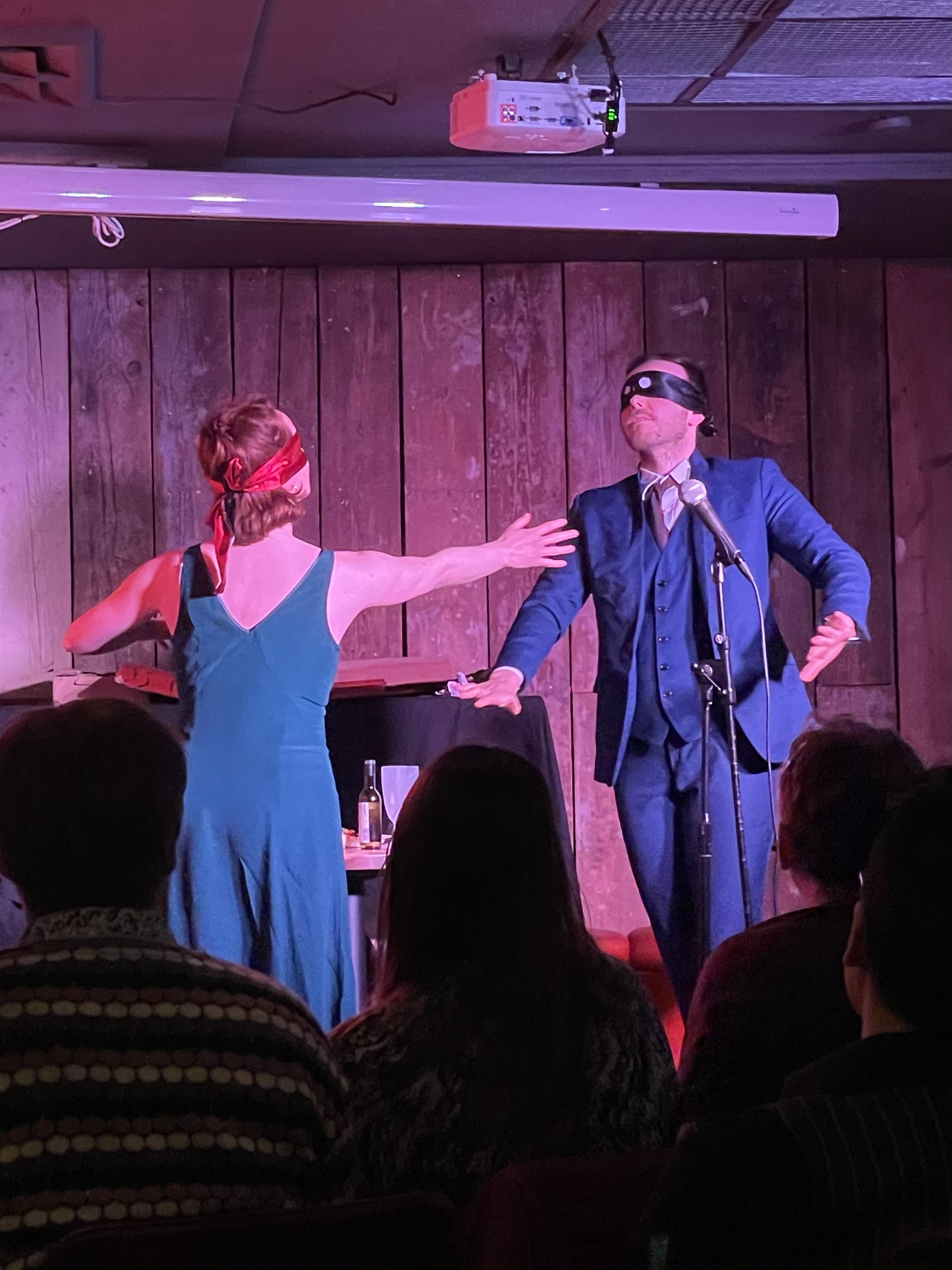 Caroline Barton – THE COMEDY NERD