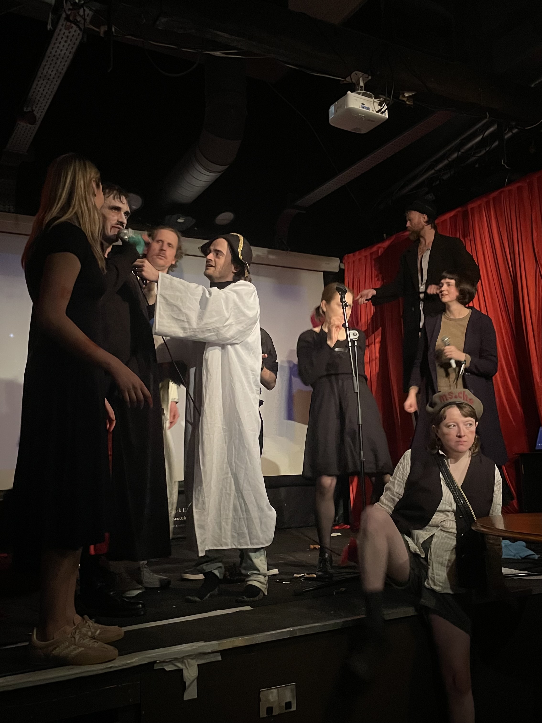 Ellie BW – THE COMEDY NERD